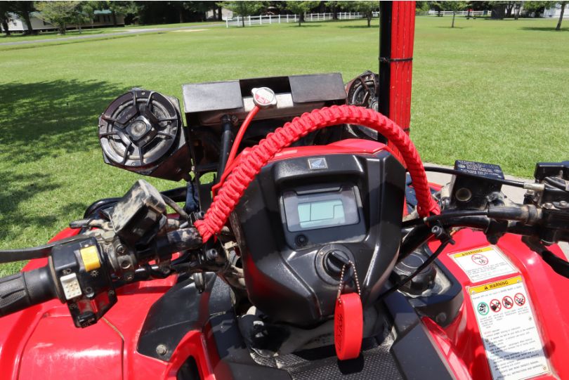 ATV Handlebar Mud Strap – Mud Bandit